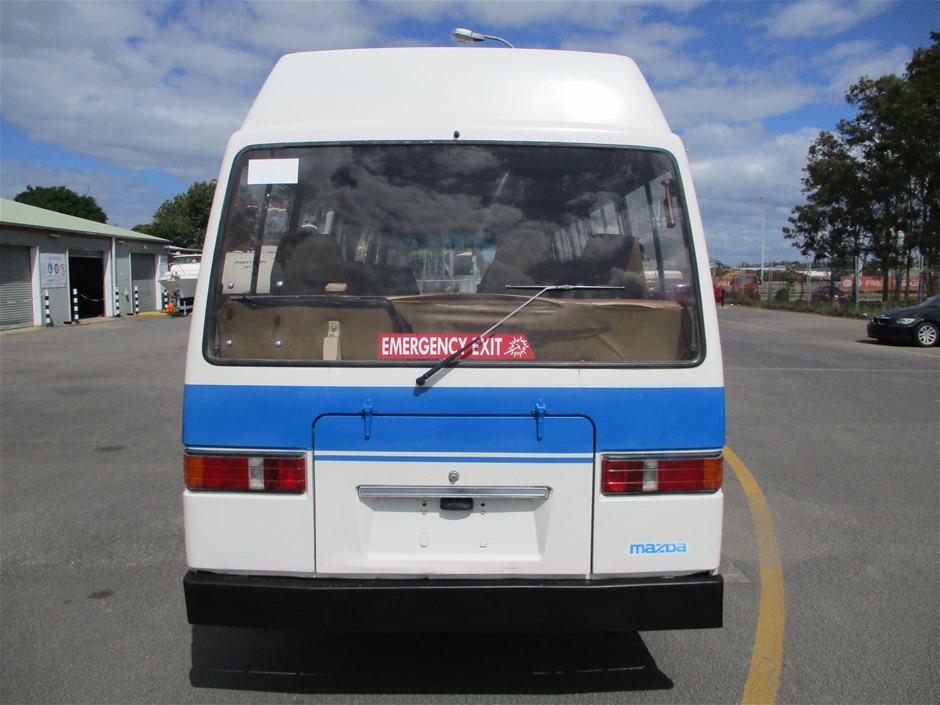 (Comp 1996) Mazda T3500 RWD Manual - 5 Speed Bus, 296,491 km indicated ...
