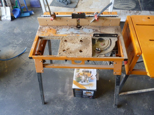 Triton mk3 work centre and router stand with 1/2 router Auction (0003 ...