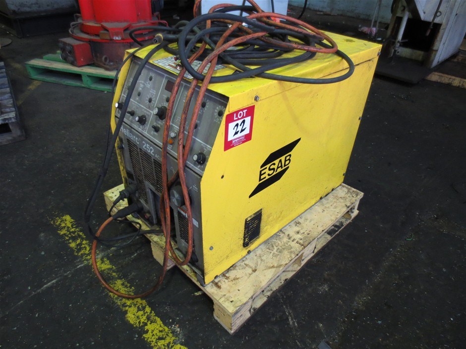 Heliarc 252 AC/DC welder, 3 phase Auction (0022-3002834) | Grays Australia
