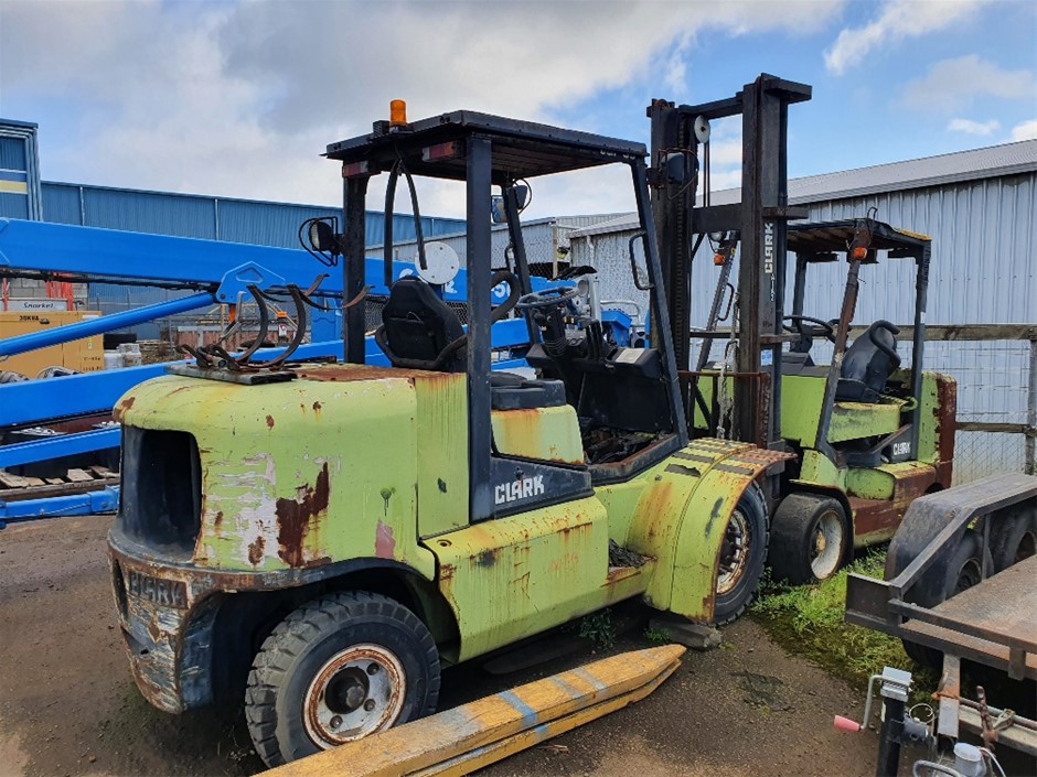 2 x Clark Forklifts Inc CGP50 5 Tonne Forklift and CGC40 4 Tonne ...
