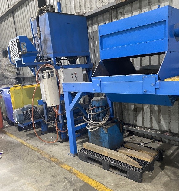 Multi-Purpose Shredding Machine with Transfer Conveyor