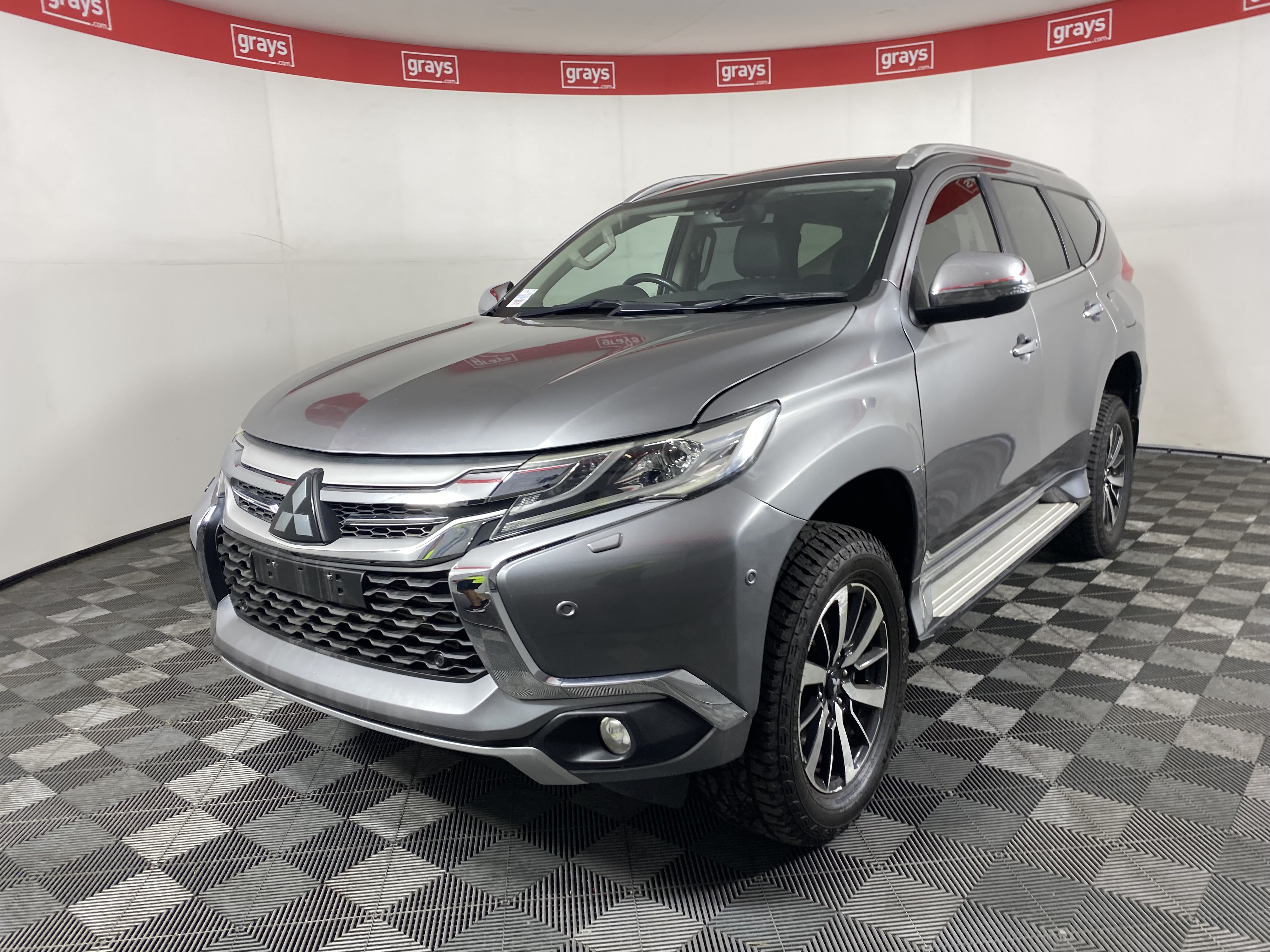 Pajero Sport Grey