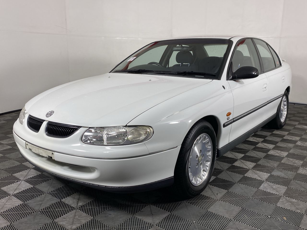 1999 Holden VT Commodore Equipe Automatic Sedan 118,452km Auction (0001 ...