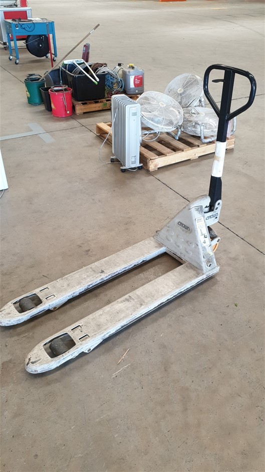 2015 Crown PTH50-20-45SN 2300kg Pallet Jack Auction (0051-3020391 ...