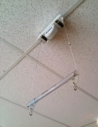 Reel Ezy Retractable Poster Hanging System Auction (0001-3020533 ...