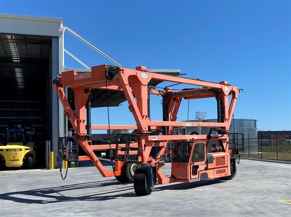 EOI - 2015 Combi Lift SC3T Straddle Container lifter Auction (0001 ...