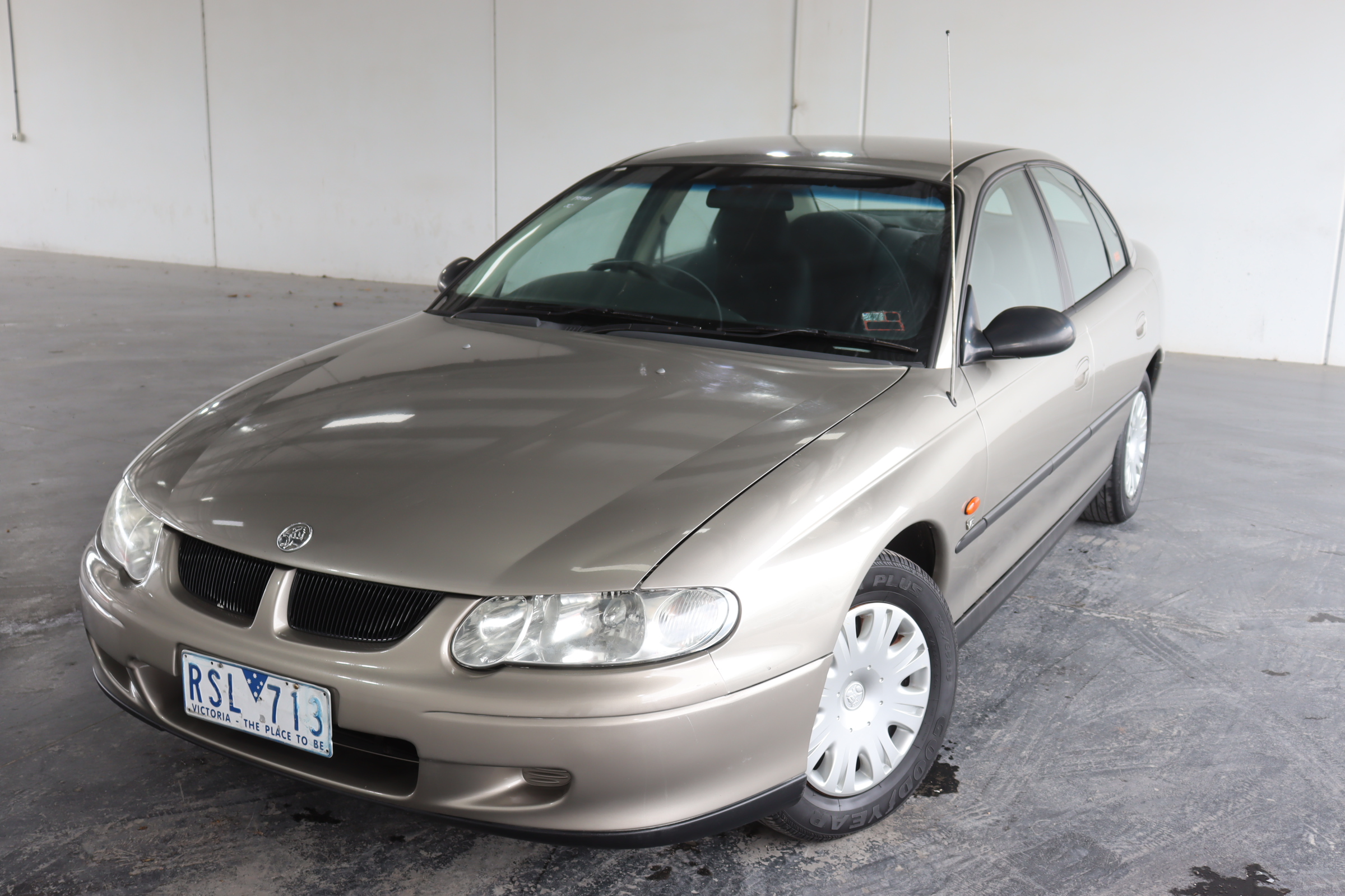 2001 Holden Commodore Executive VX Automatic Sedan Auction (0001 ...