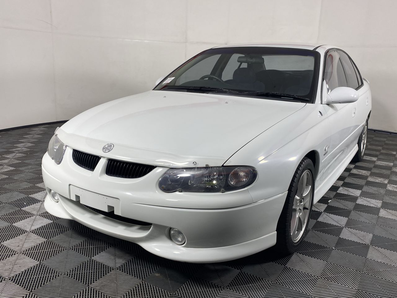2001 Holden Commodore SS VX Auto Sedan 36,743 km's Auction (0001 ...