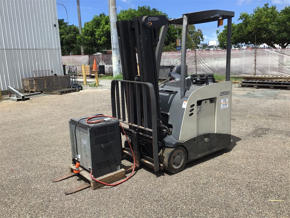 Crown RC5535-35 Reach Forklift Auction (0003-7036488) | Grays Australia