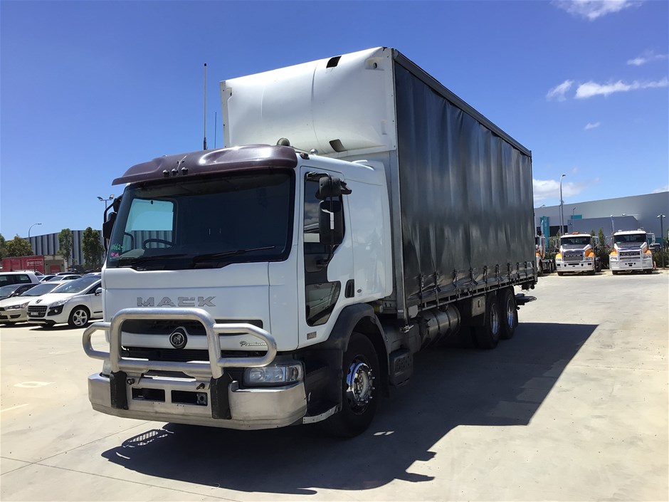 2002 Mack Premium 6 x 2 Curtainsider Rigid Truck Auction (0014-3021773 ...