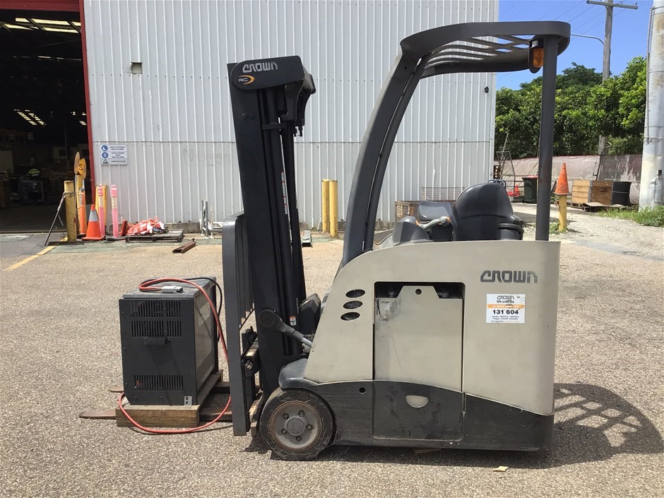 Crown RC5535-35 Reach Forklift Auction (0003-7036488) | Grays Australia
