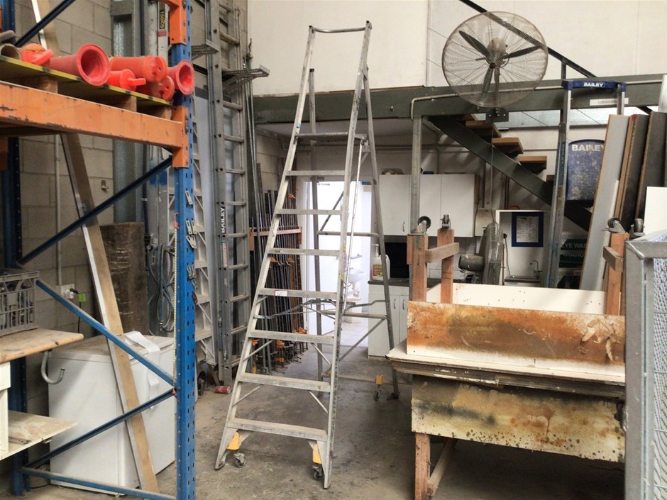 Bailey Ladderweld Platform Ladder Auction (0045-7036643) | Grays Australia