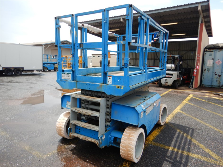 2005 Genie GS3268 Electric Scissor Lift Auction (0011-8014623) | Grays ...