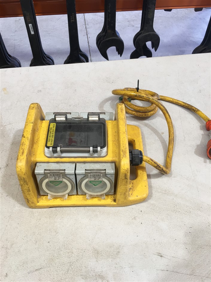 5x Assorted Earth Leakage Boxes (Gladstone) Auction (0060-7036257 ...