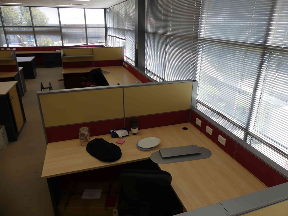 5-Pod Workstation Office Desks Auction (0032-3021211) | Grays Australia