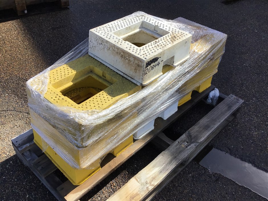 10x Moulded Base Plates Auction (0006-7039421) | Grays Australia