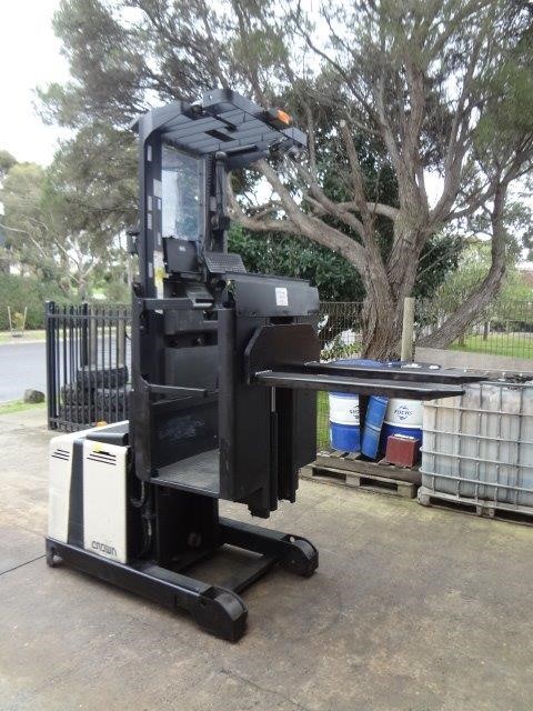2011 Crown LP3520 Mid-Level Electric Stock Picker (Used Unit) Auction ...