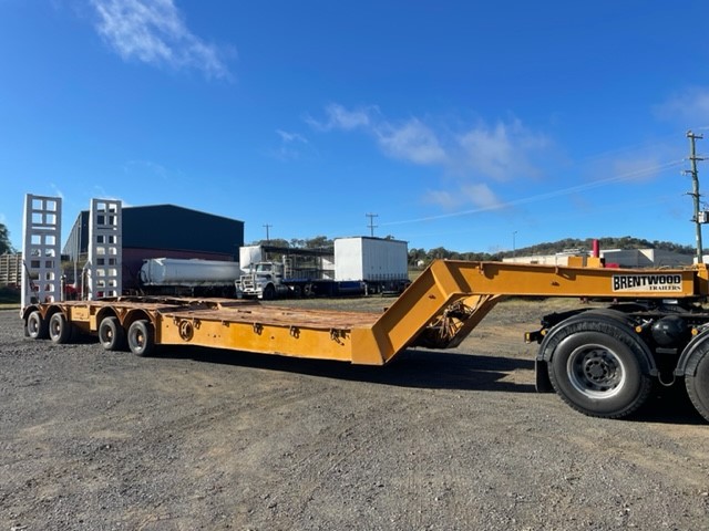 Circa 1985 Brentwood 4x8 Hydraulic Widening Low Loader Auction (0001 ...