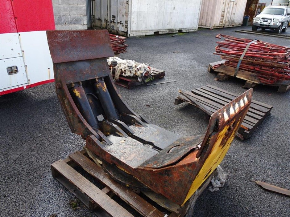 Paper Bale Grab Auction (0084-8015377) | Grays Australia