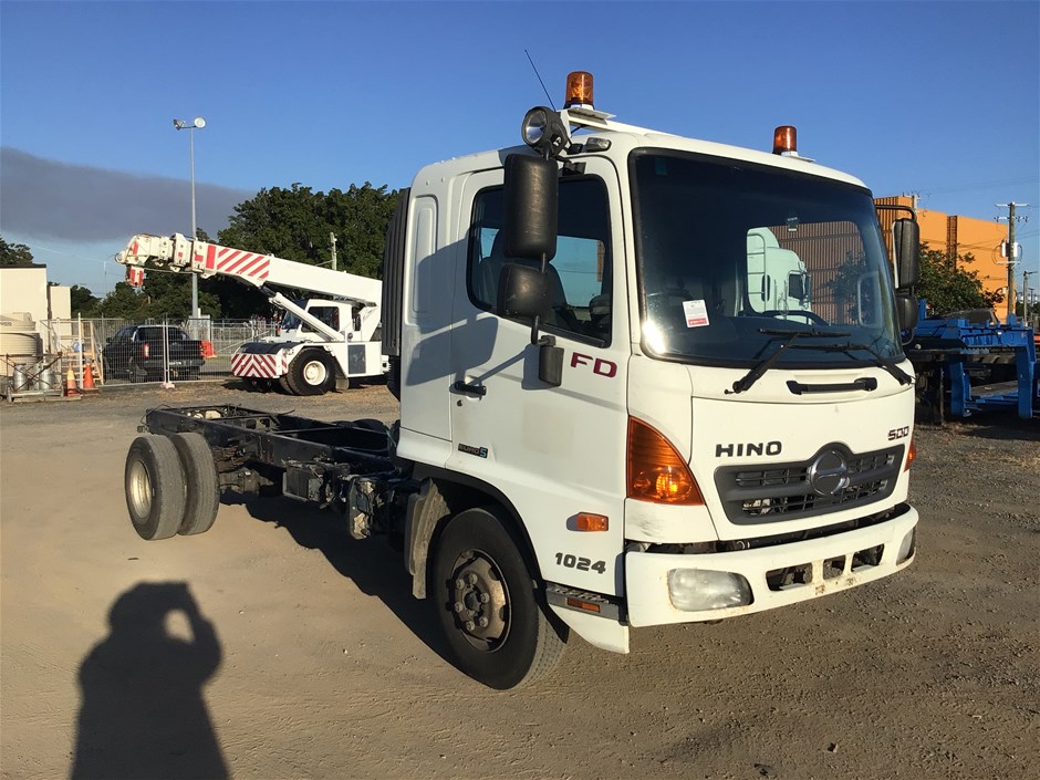 2011 Hino FD 4 x 2 Cab Chassis Truck Auction (0001-7039637) | Grays ...