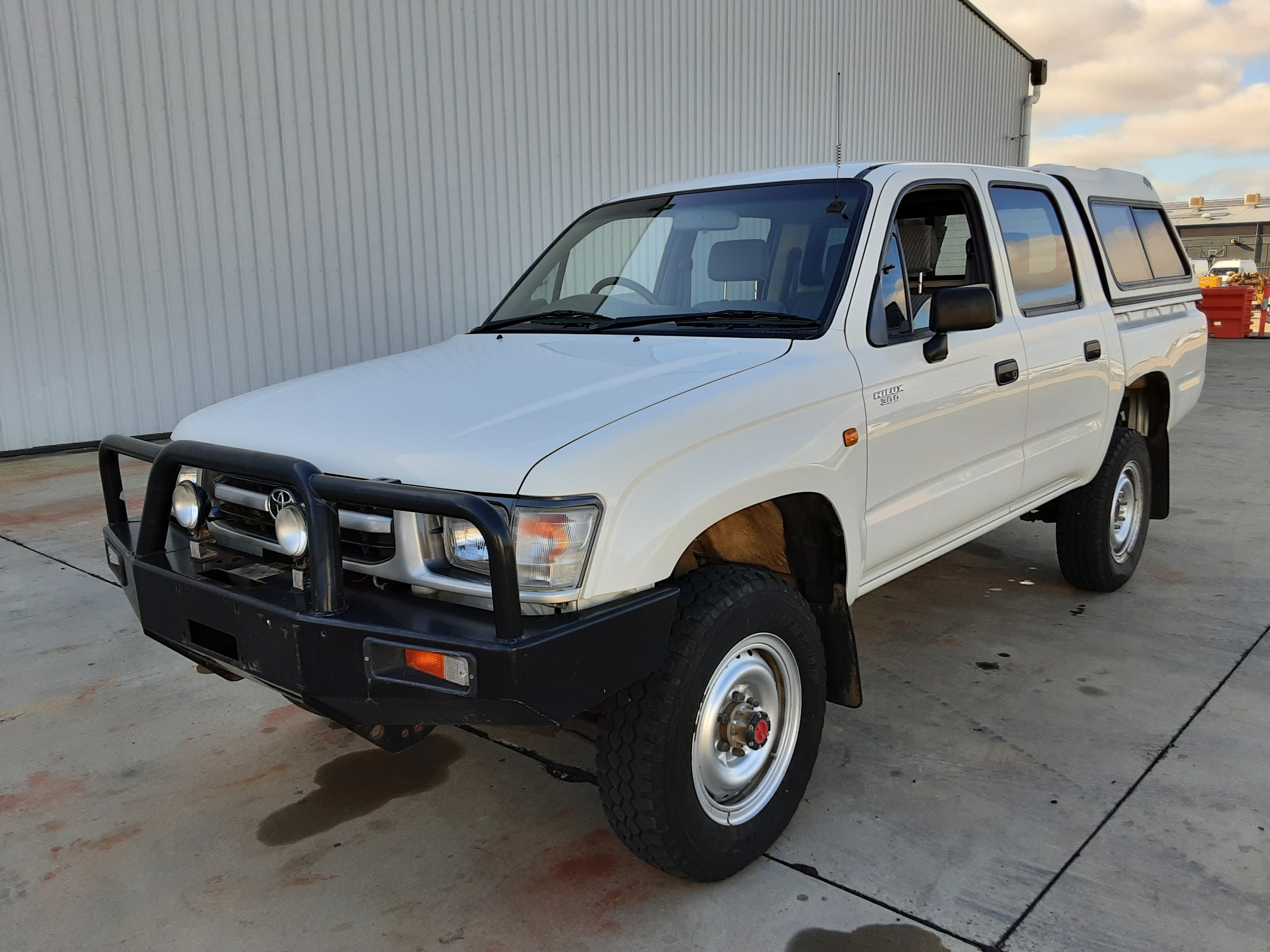 1998 Toyota Hilux (4x4) Manual Dual Cab "41,432Kms" Auction (0001 ...