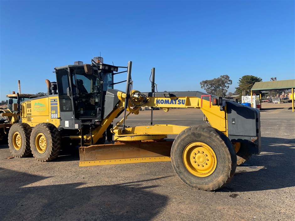 2011 Komatsu GD555-5 Motor Grader Auction (0001-3022604) | Grays Australia