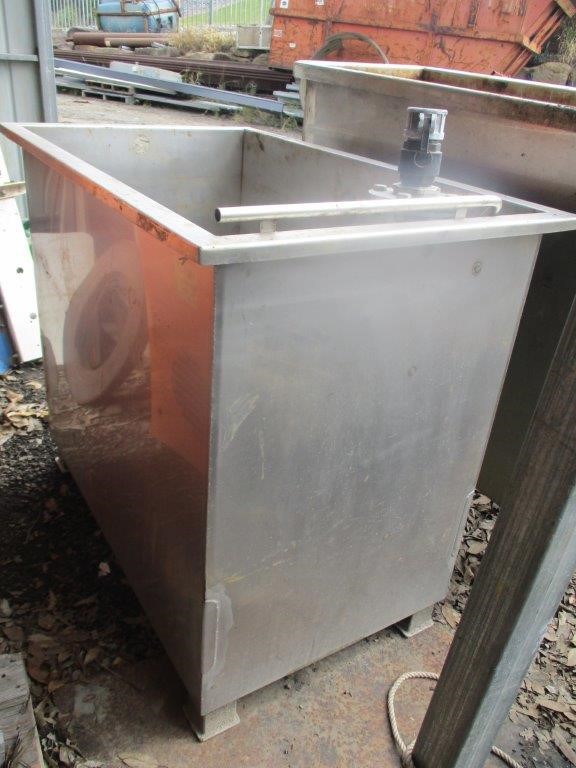 Stainless Steel Rectangular Tank with Pump Auction (0014-7040265 ...