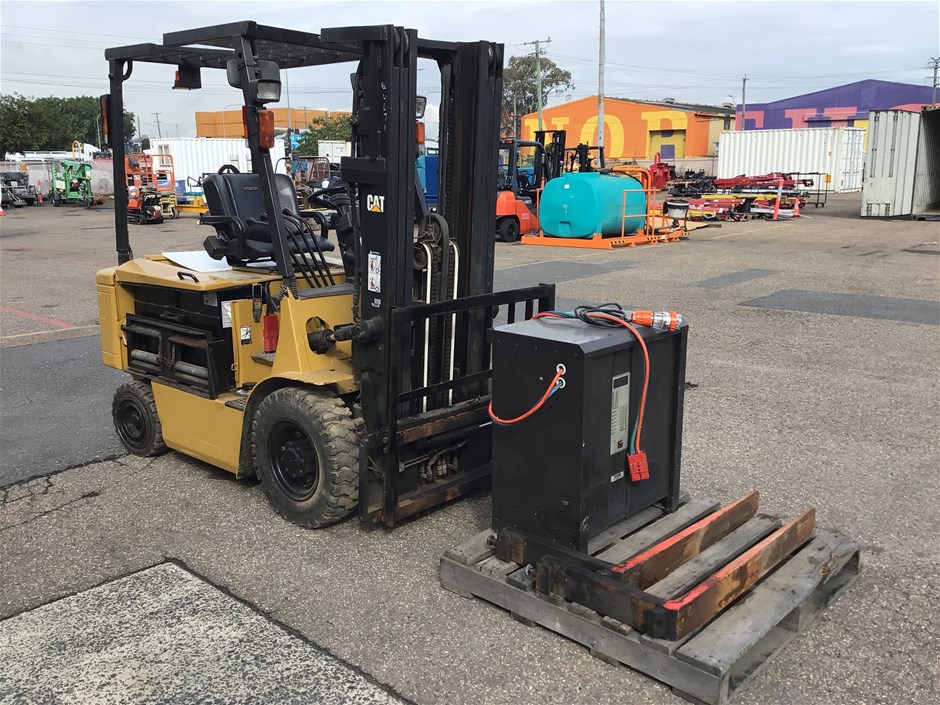 Caterpillar EP25 Counterbalance Forklift Auction (0001-7040414) | Grays ...