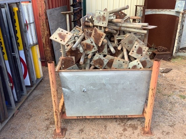 Metal Stillage Of Prop Stands Auction (0047-9033738) | Grays Australia