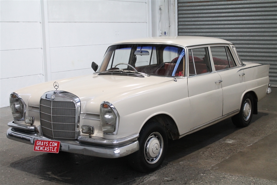 1967 Mercedes Benz 230S Manual Saloon Auction (0001-10077543) | Grays ...