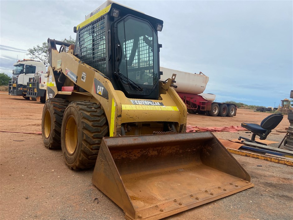 Caterpillar 232B Skid Steer Wheeled Loader with Bucket Auction (0007 ...