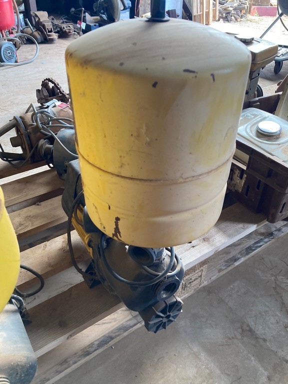 Davey Pump & Pressure Tank Auction (0047-5050053) | Grays Australia
