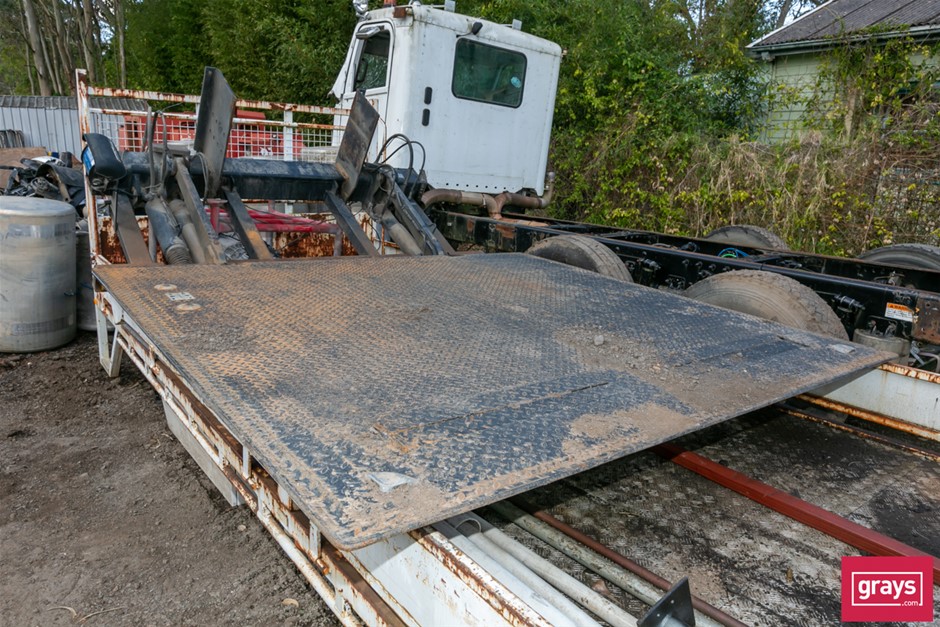 2011 Palfinger MBB 3000K Hydraulic Truck Rear Tail Gate Lifter Auction ...
