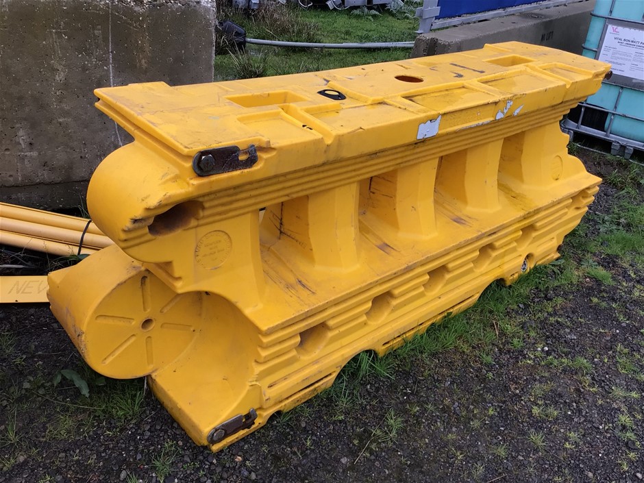 1 x Water Barrier Auction (0129-3023177) | Grays Australia