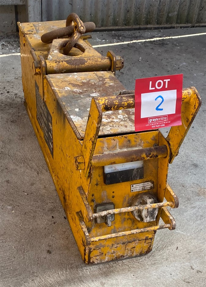 Mecal Magnet With Arlec Battery Charger - 900 Long Auction (0002 ...