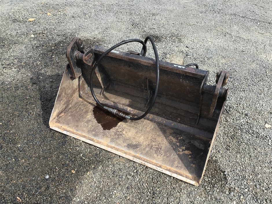 Mini Loader 4 IN 1 Bucket Auction (0034-5050485) | Grays Australia