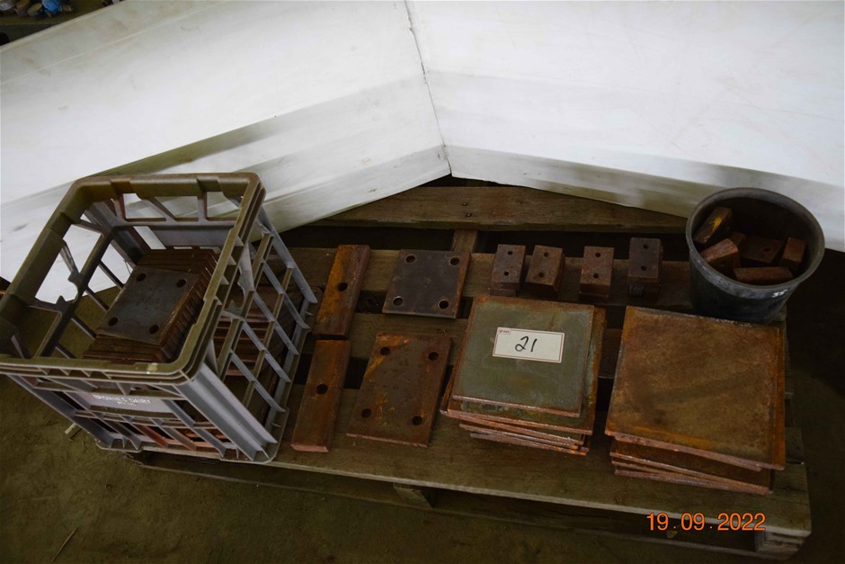 Lot of Assorted Steel Offcut Plates and Base Plates Auction (0021 ...