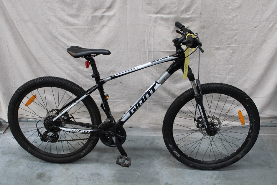 Giant Mountain Bike Auction (0017-9035250) | Grays Australia