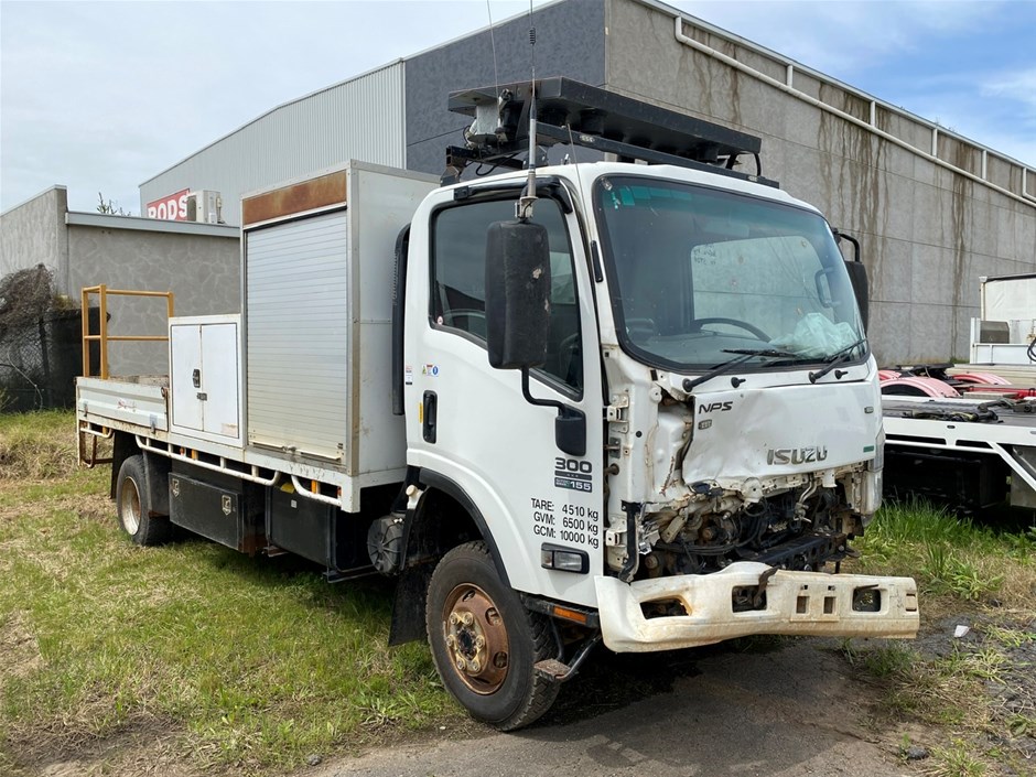 2014 Isuzu NPS 300 (4 x 4) Service Truck Auction (0001-3023714) | Grays ...