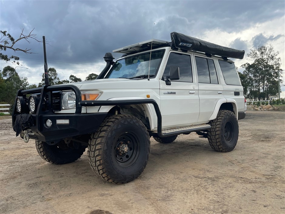 2014 Toyota Landcruiser 76 series Workmate Wagon V8 Turbo Diesel Auction (0022-7040949) | Grays ...