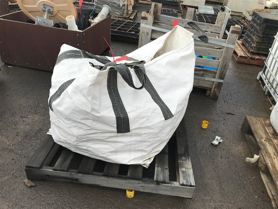 Large Quantity of Assorted Plastic Reo Spacers/Chairs Auction (0087 ...