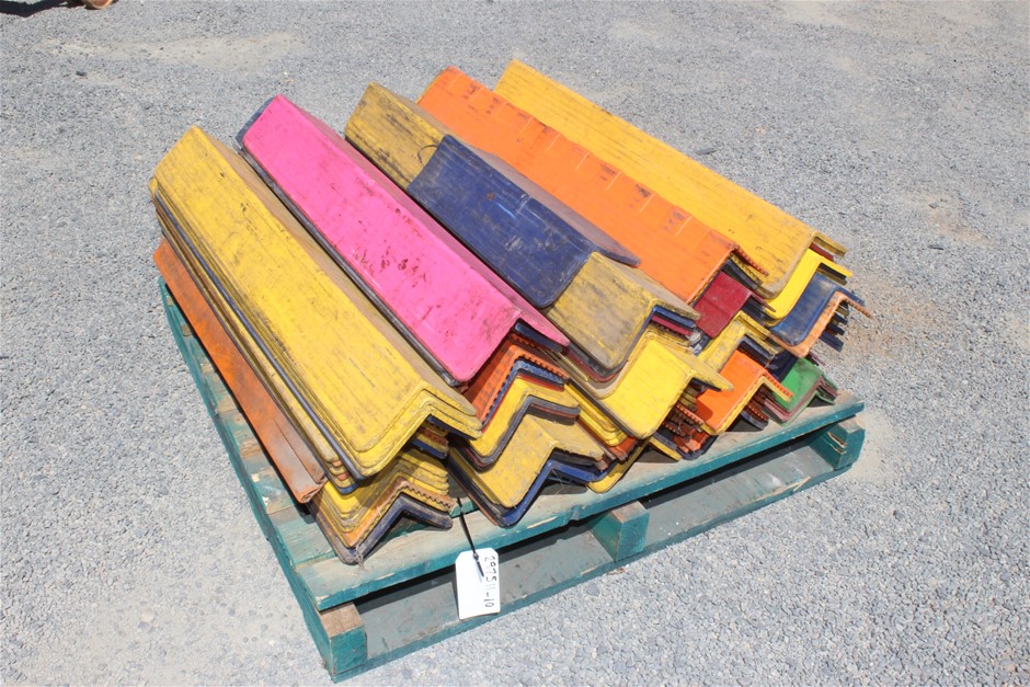 Quantity Assorted Poly Pallet Corner Protectors Auction (0049-5050888 ...