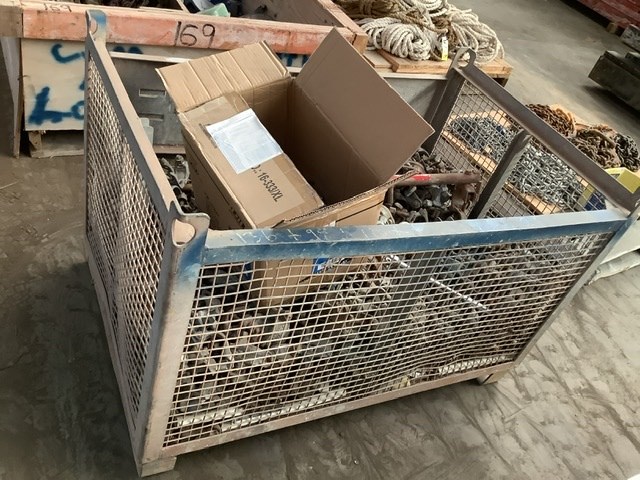 Crate Of Scaffolding Clamps Auction (0170-9036555) | Grays Australia