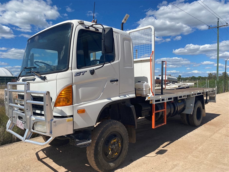 2004 Hino GT 4 x 2 Tray Body Truck Auction (0035-7041750) | Grays Australia