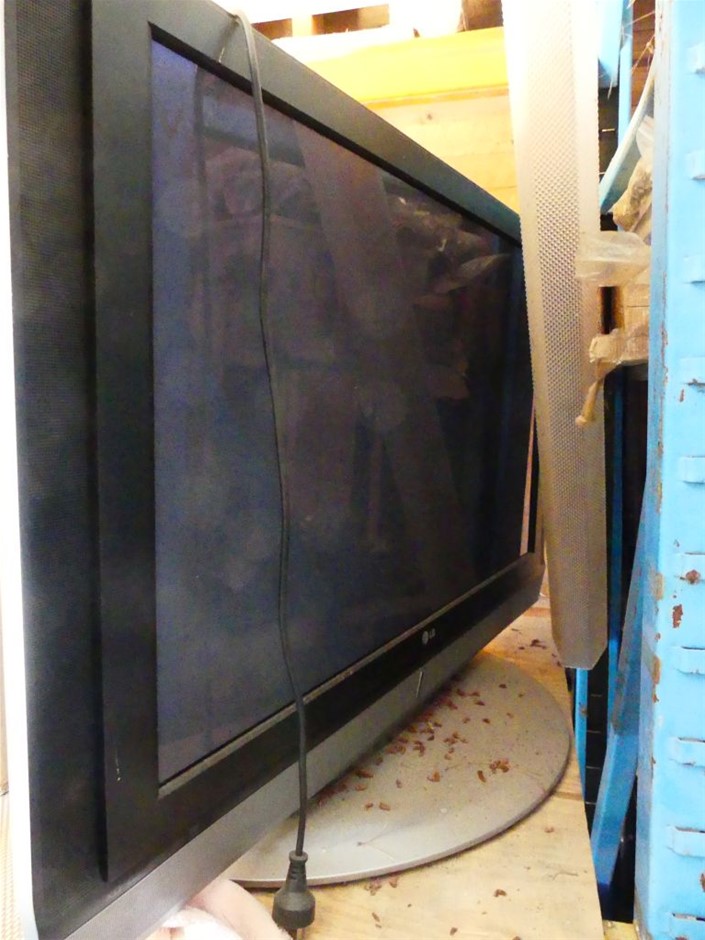 LG 42PC IDV Wide Screen LCD Television on Stand Auction (0074-5050735 ...