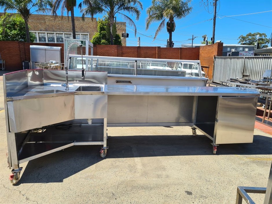 Geeza Large Food Preparation Counter Station with Sink Mobile Auction ...