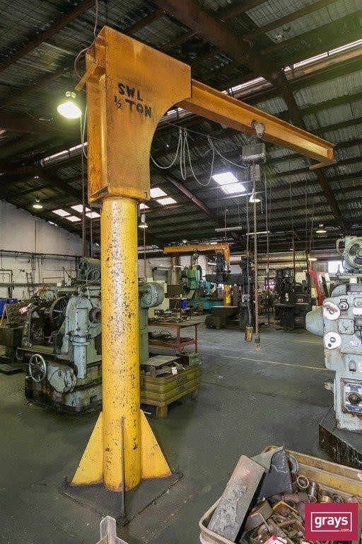 GIS Pedestal Swing Arm Crane Auction (0083-5051148) | Grays Australia