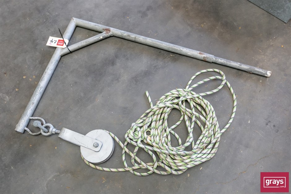 Galvanise Lifting jib with Rope Pulley Auction (0024-5050964) | Grays ...