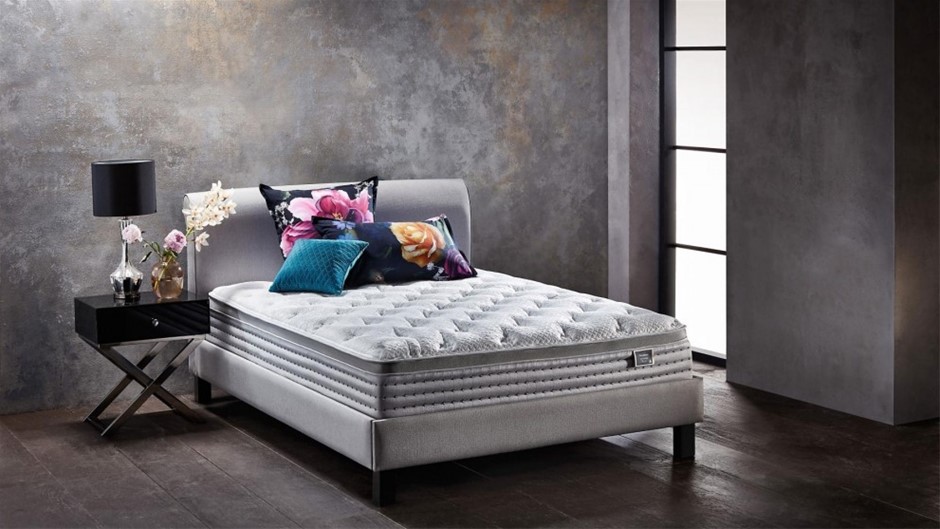 Sleepmaker Alaska Plush King Sized Mattress Auction 0008 3140031 Grays Australia