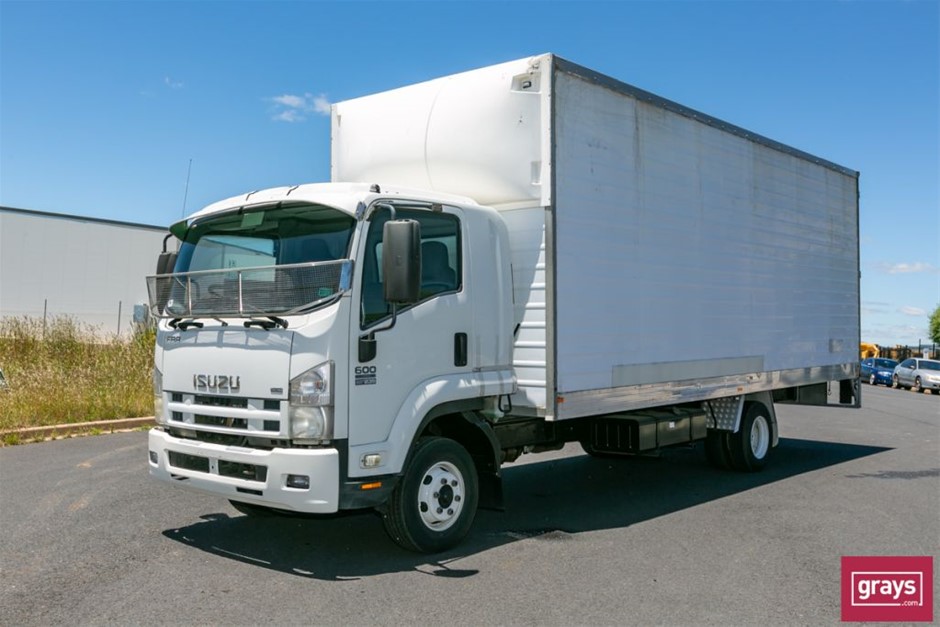 2008 Isuzu FRR 600 Long Pantechnicon Truck Auction (0009-5050894 ...